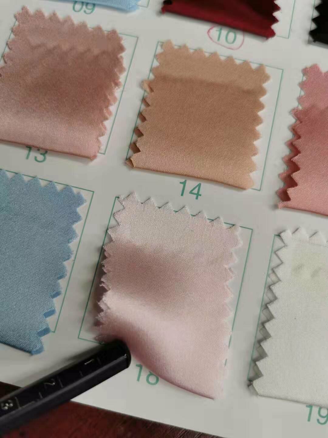 Простой креп-сатин 16/19 монме, ширина 114 см, 100% шелк тутового дерева, полный шелковый материал для оптовой одежды