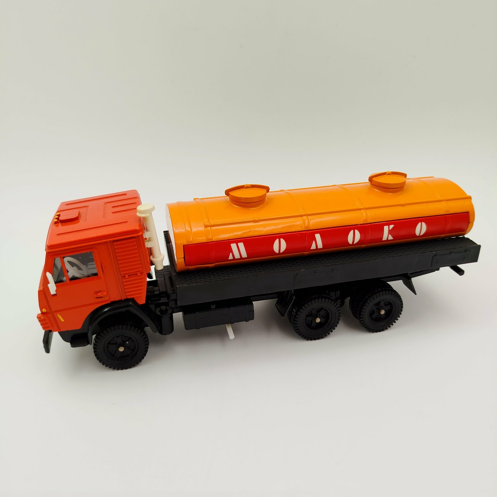 Автомобиль коллекционный "Камаз 53212. Молоковоз", металл, пластмасса, печать