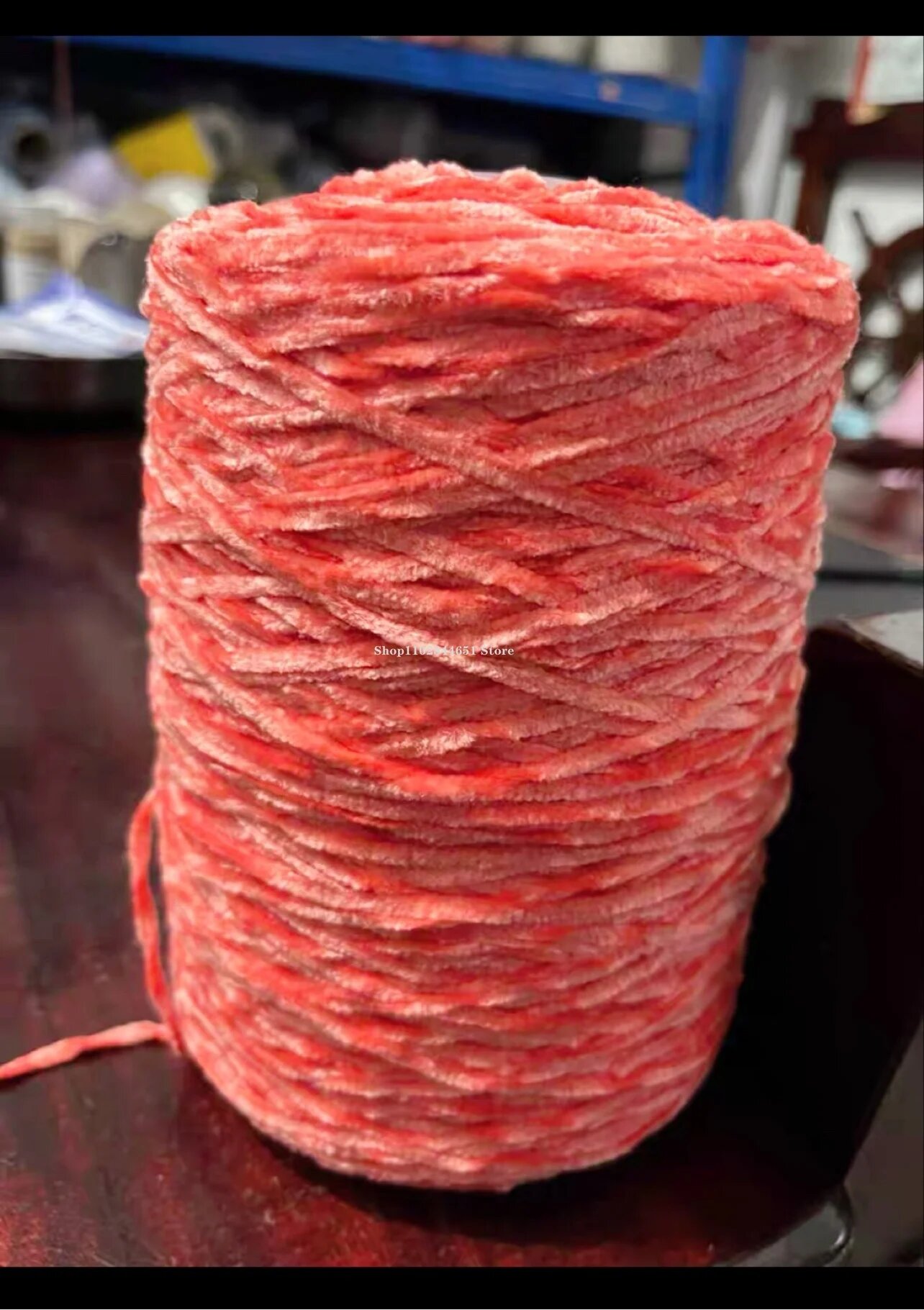 Бархатная пряжа кораллового цвета 500г, 3.5mm
