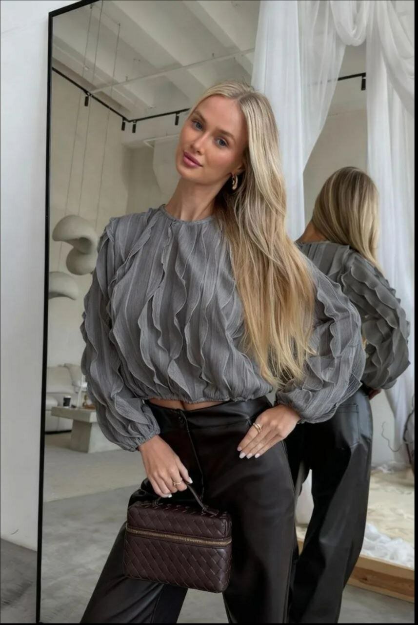Блуза с рюшами и воланами