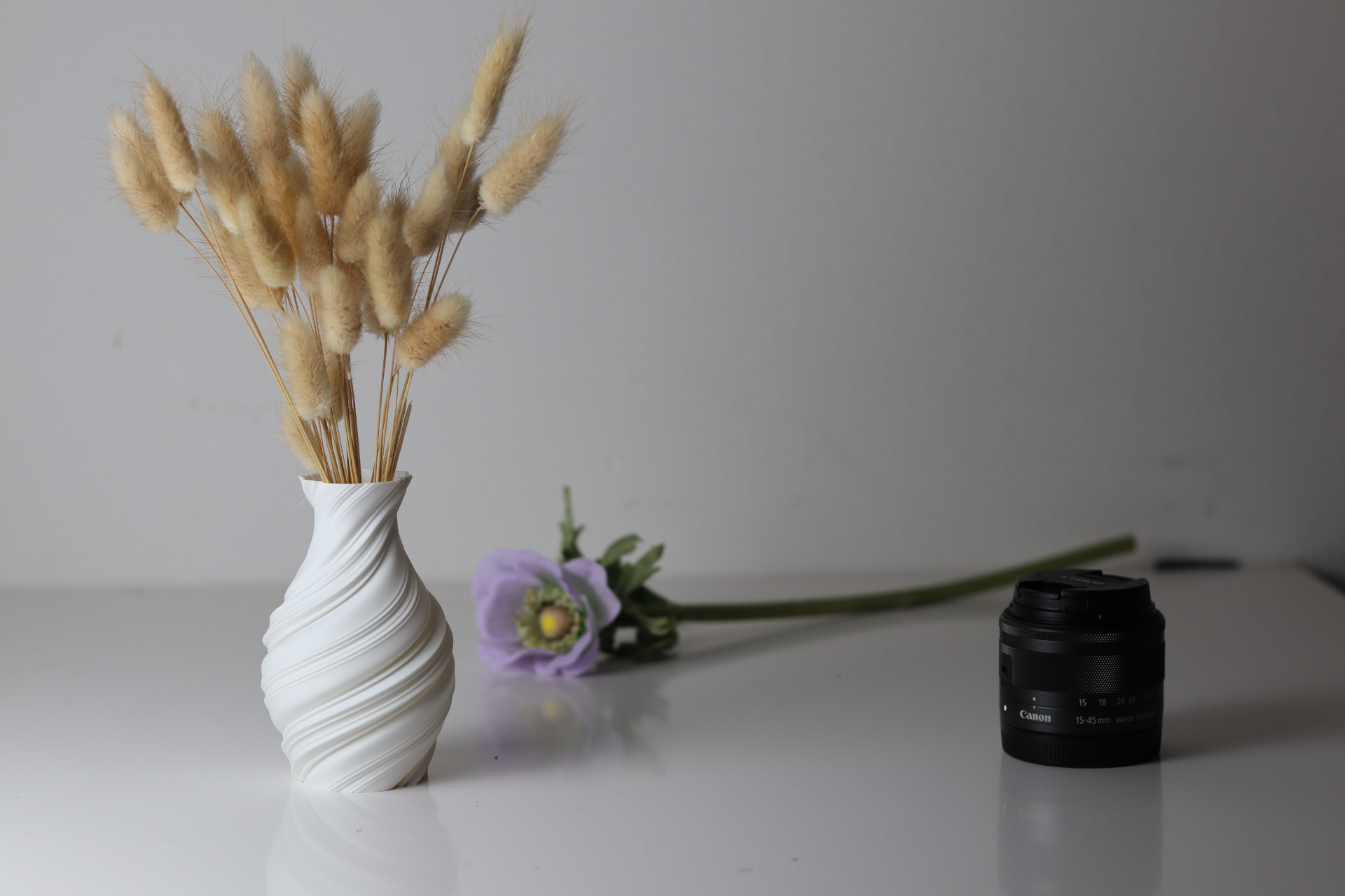 Ваза белая в Стиле Ботаники Анна» — изысканное творение для цветов