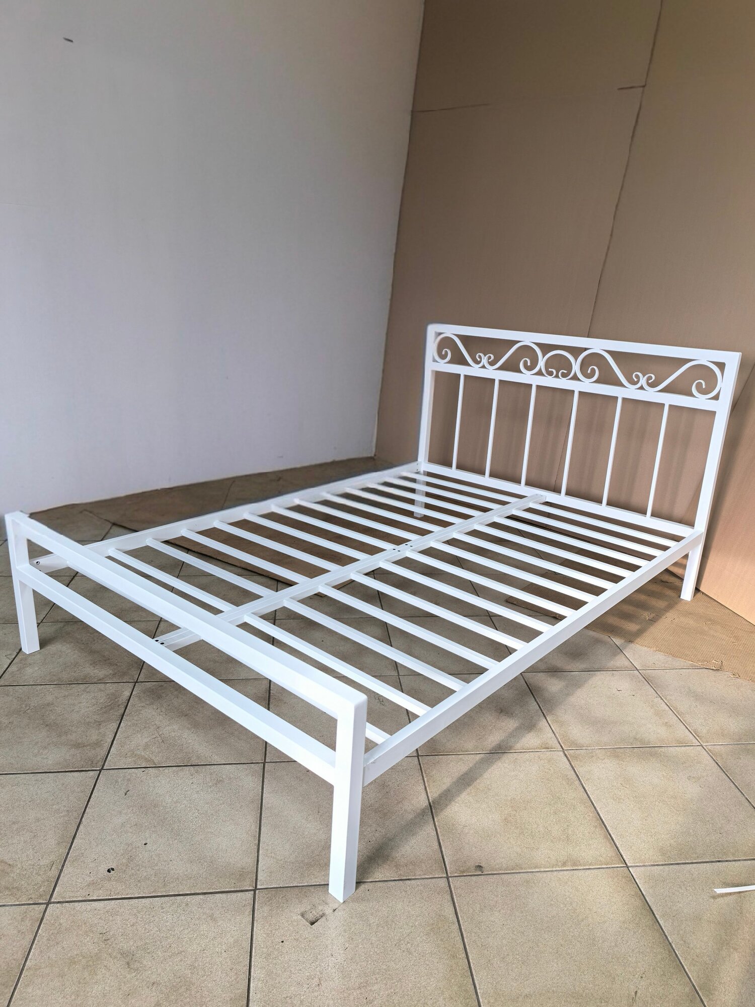 Кровать LOFT Mebel "Мира", 120x190 см, белая, кованое изголовье