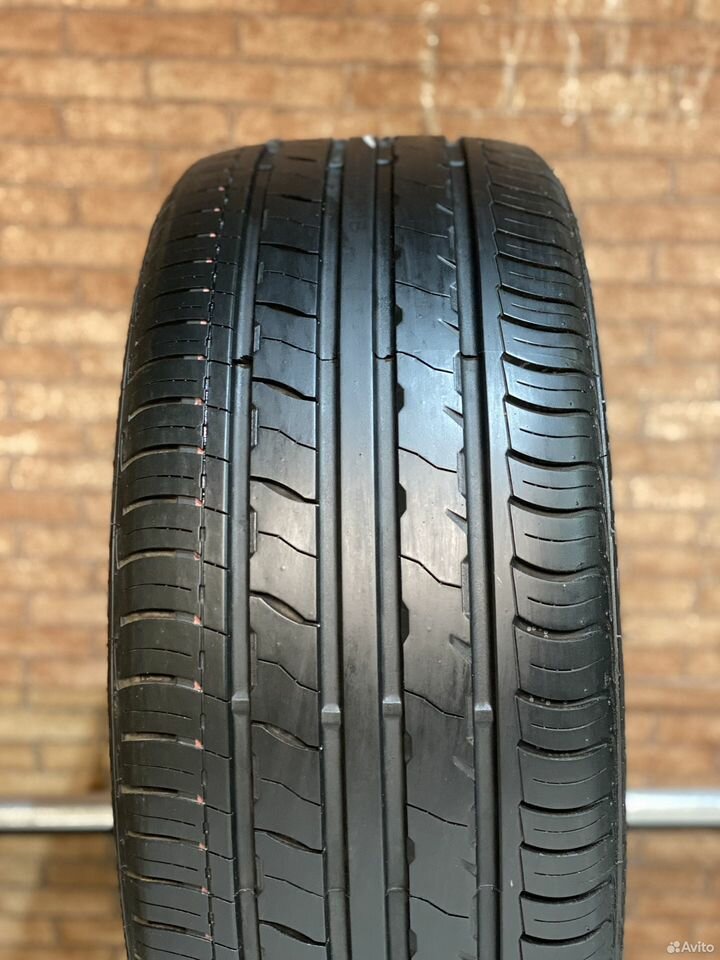 Royal Black Royal Performance 245/40 R18