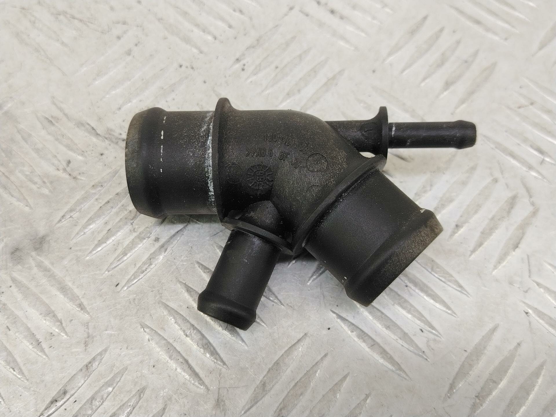 Фланец (тройник) системы охлаждения Skoda Octavia (1996 - 2000) 1J0121087C