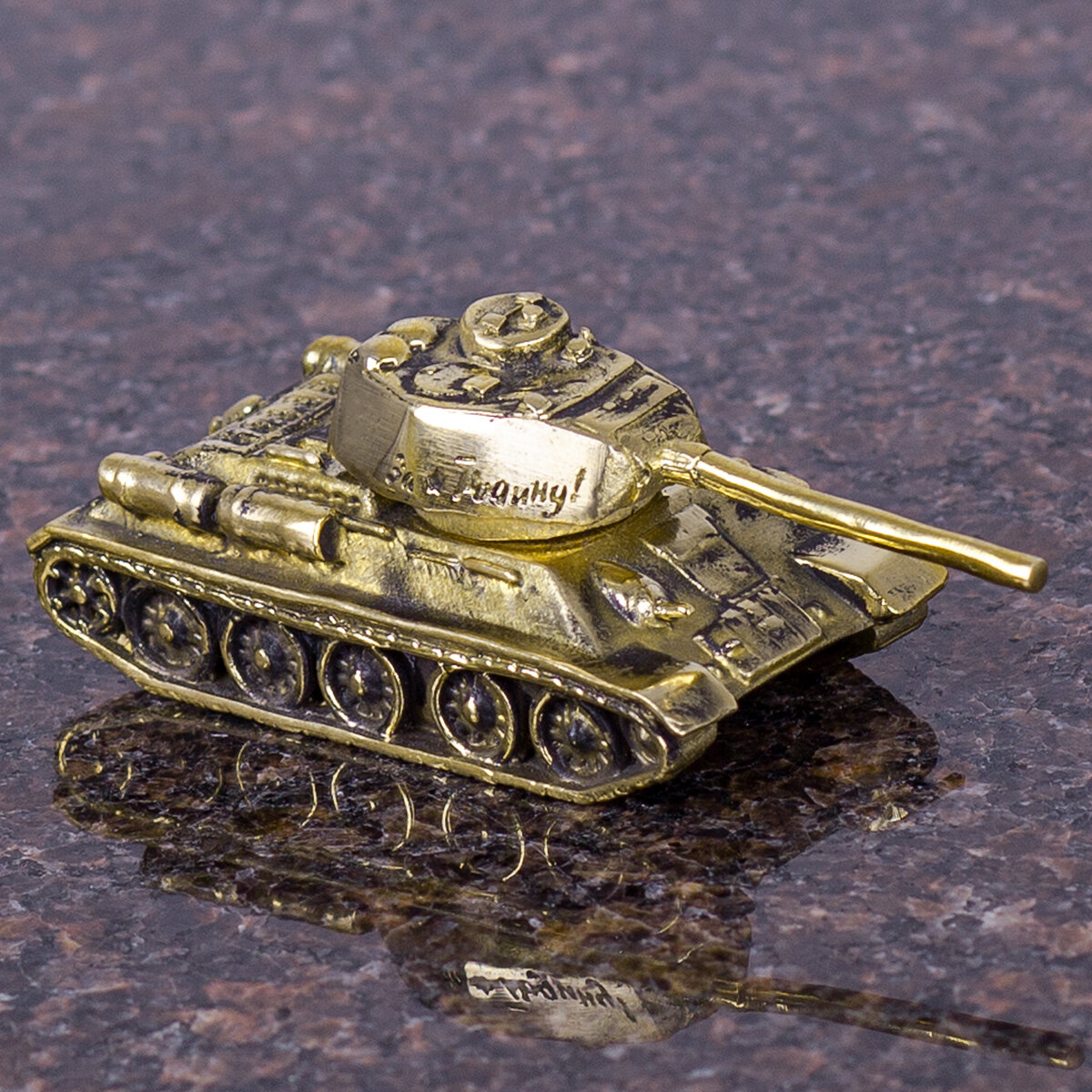 Модель танка Т-34 77х28х24 мм бронза