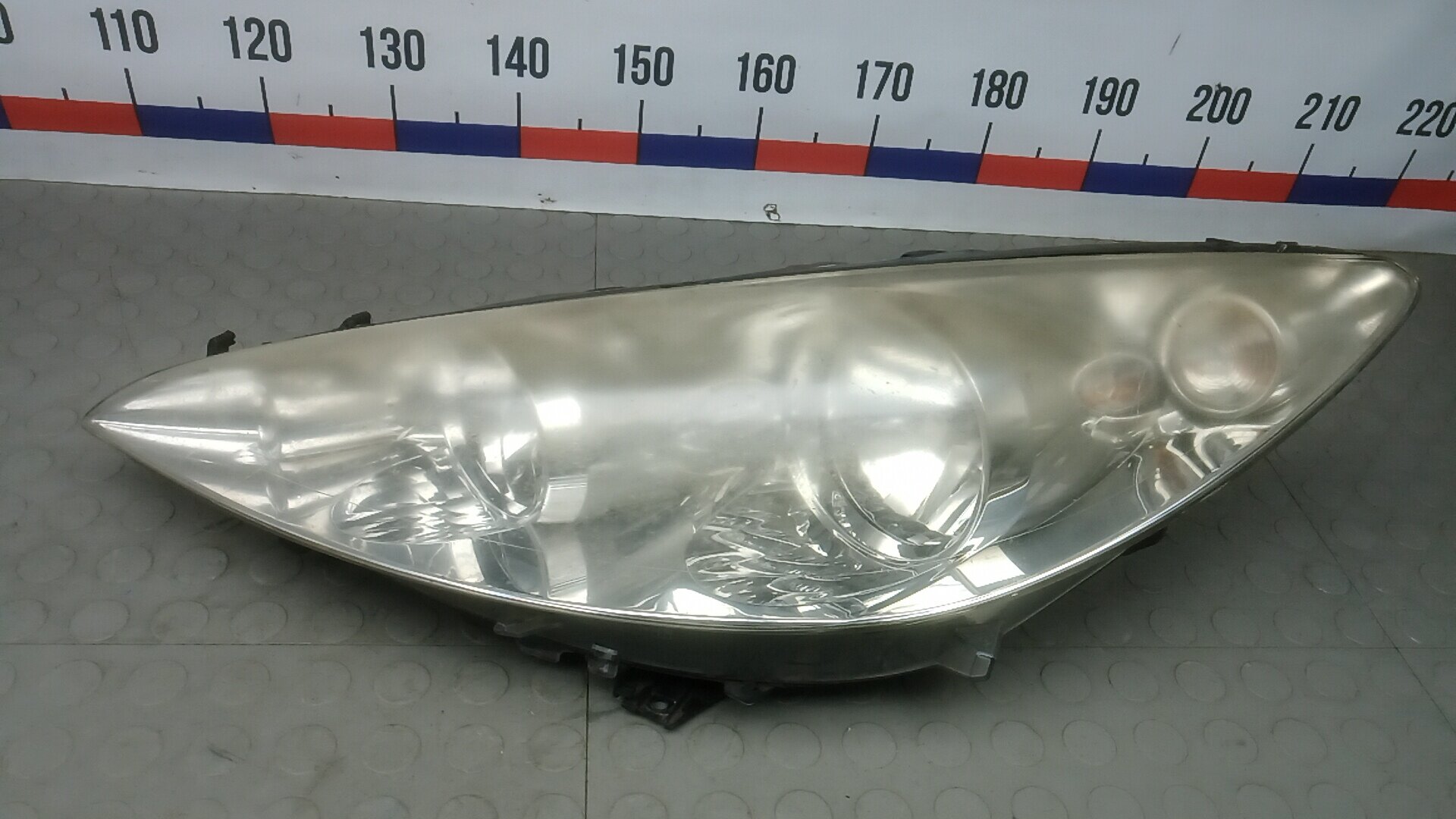 Фара левая PEUGEOT 308 1