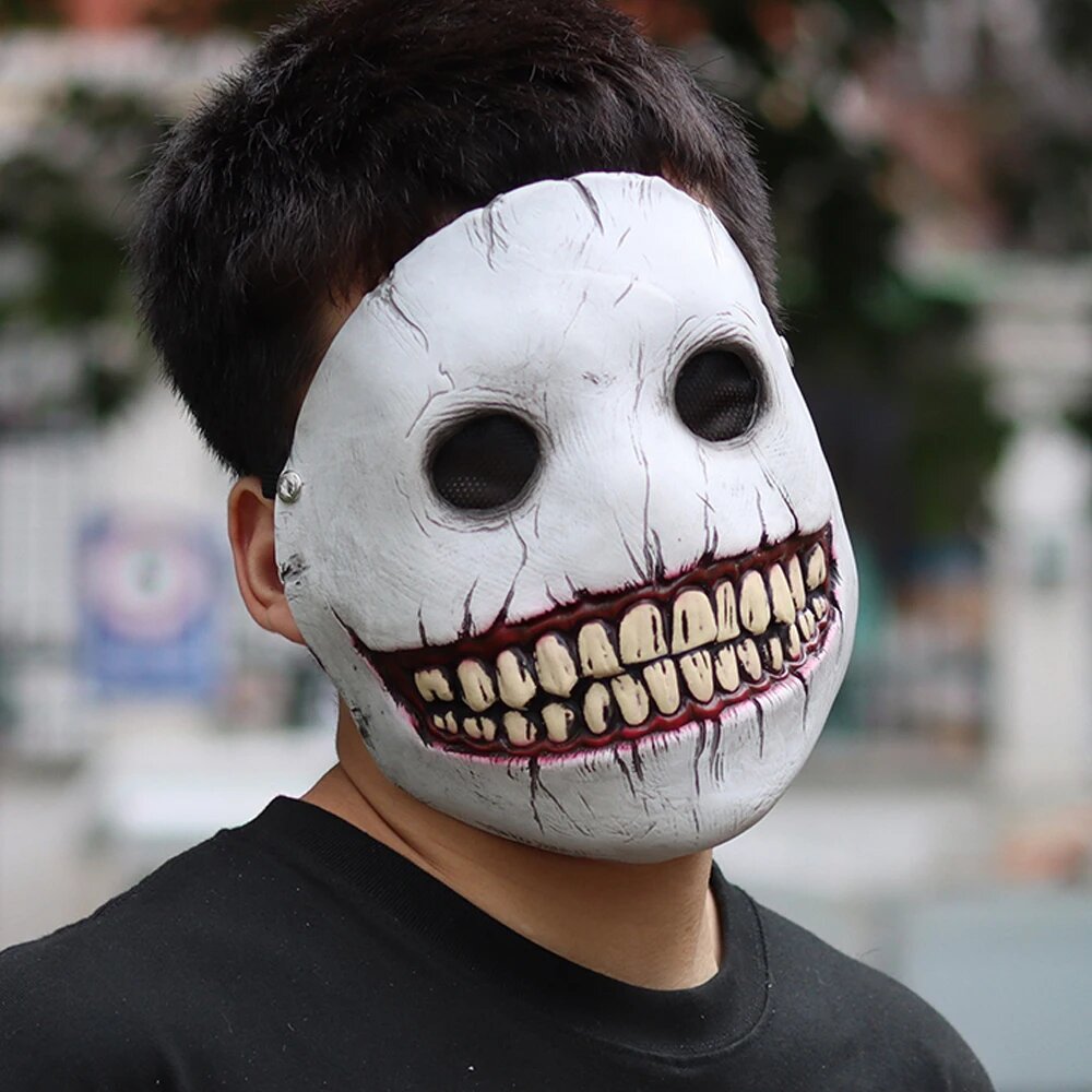 Латексная маска демона