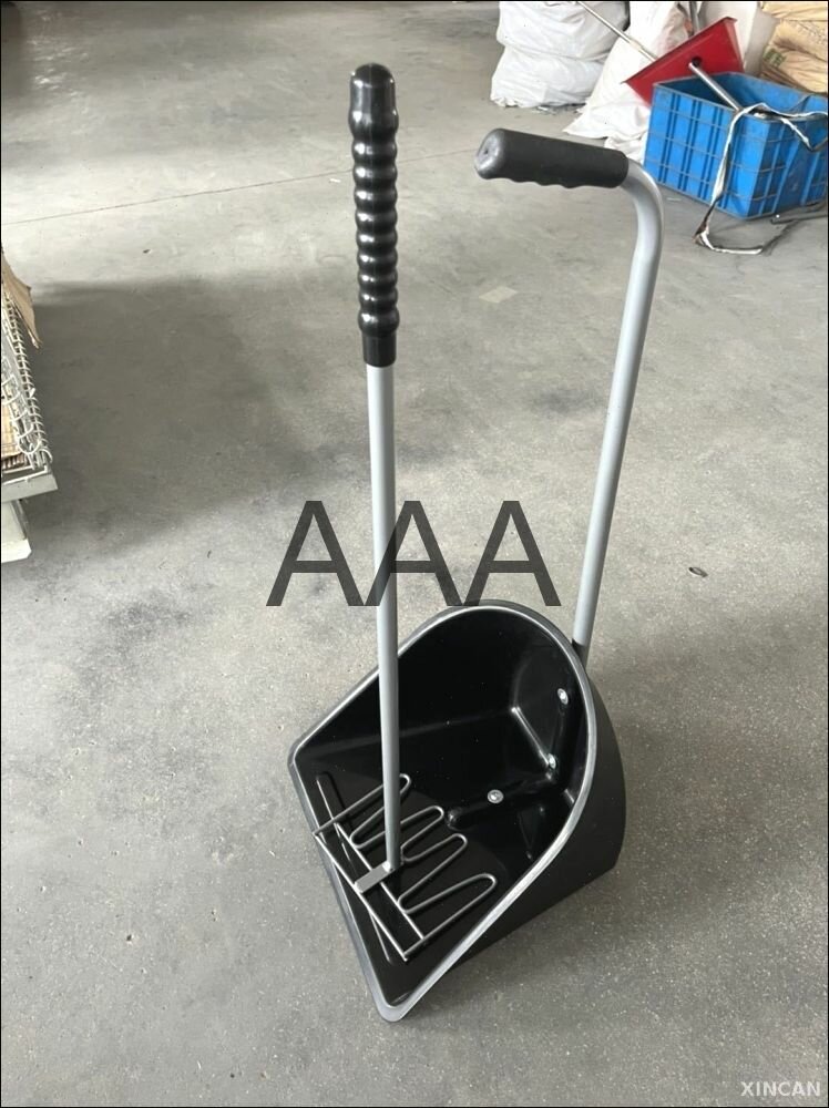 Совок и веник для конюшни