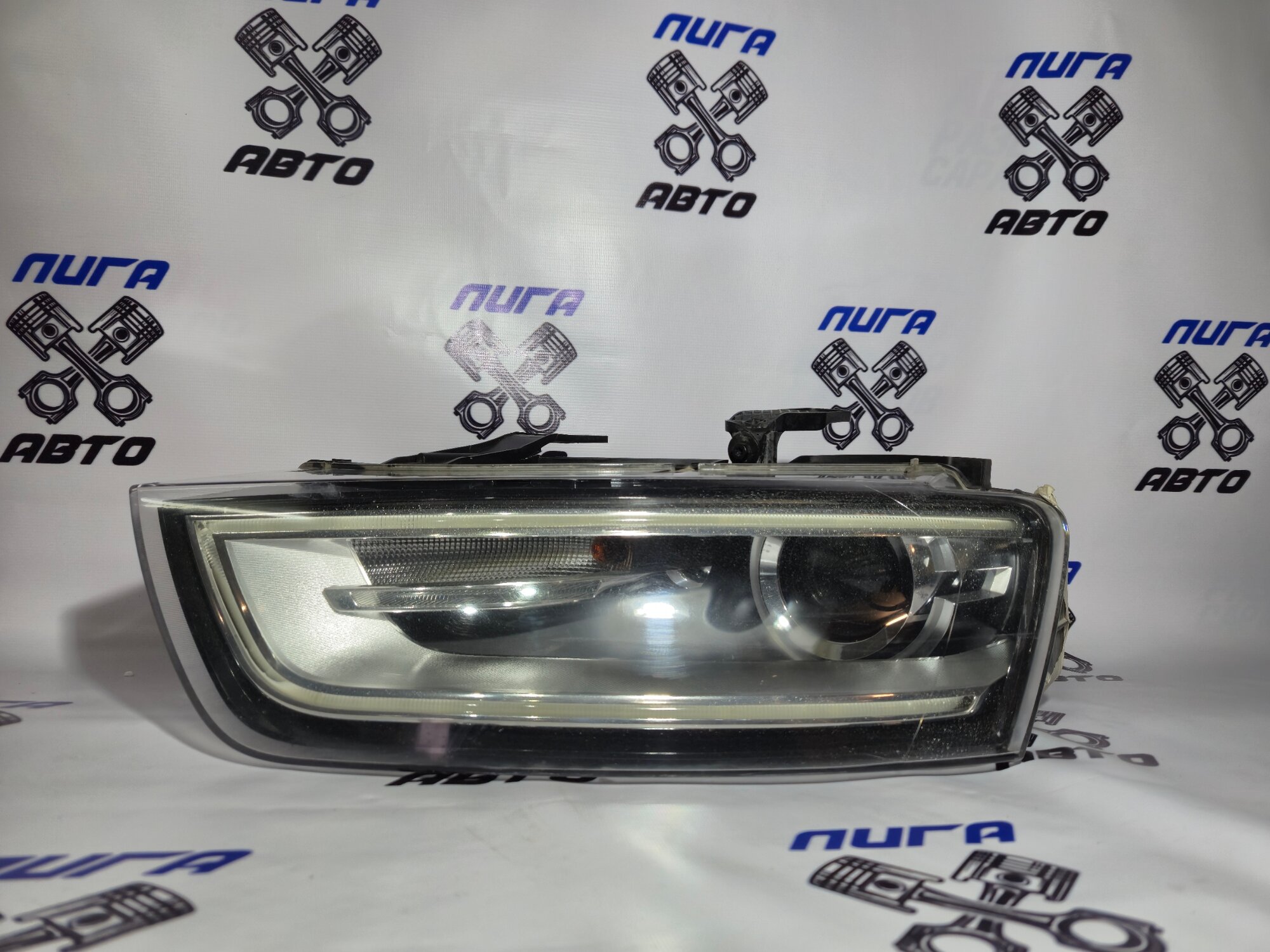 Фара левая Audi Q3 8U ксенон оригинал 8U0941005