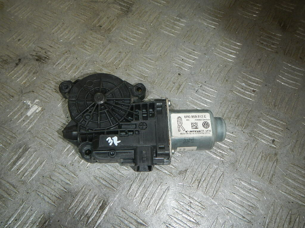 Б/У Моторчик стеклоподъемника, Volkswagen (Фольксваген)-POLO (SED RUS) (11-) VOLKSWAGEN POLO (Sed RUS) (11-) Задний правы...