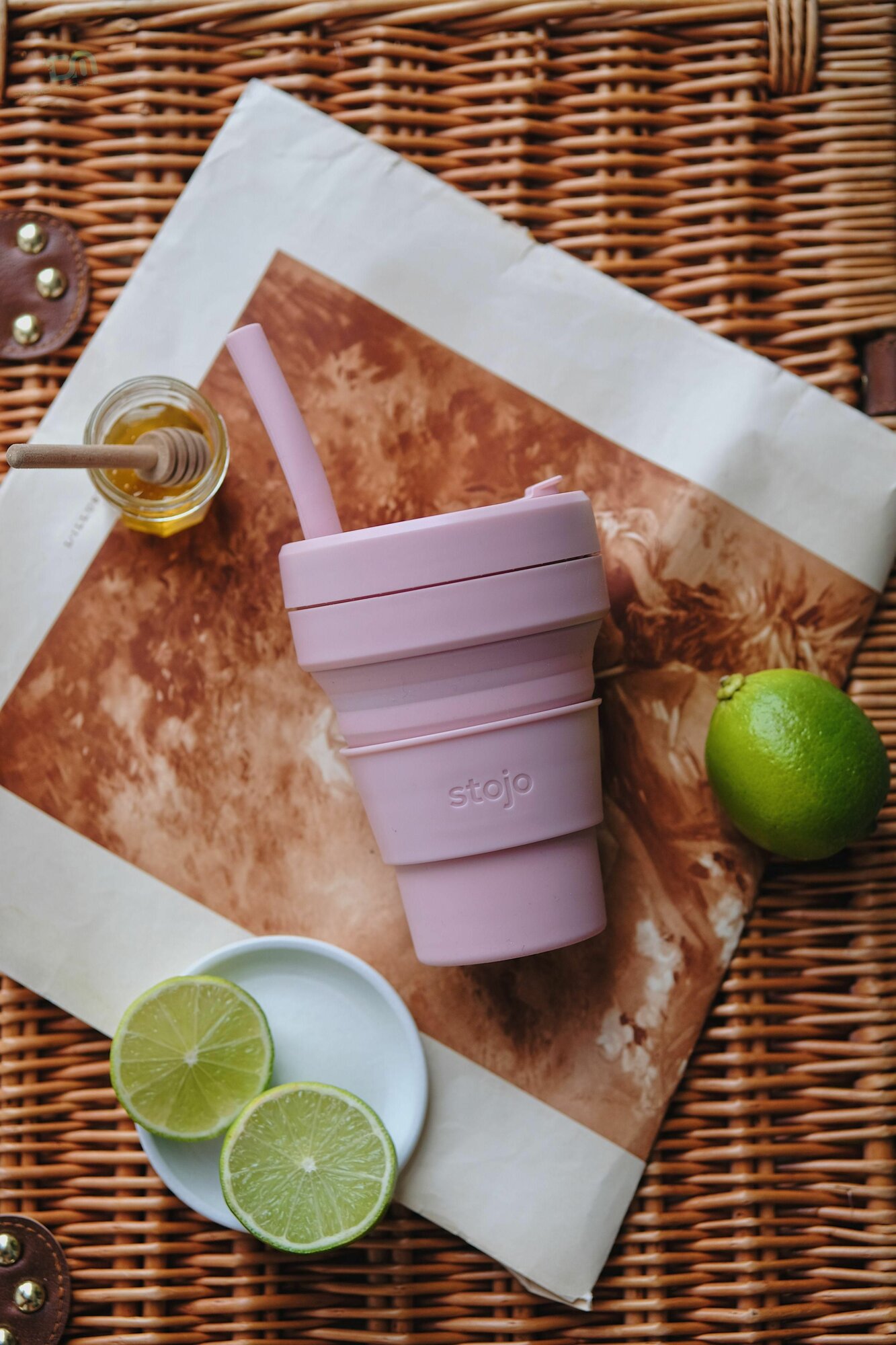 Cкладной стакан силиконовый с крышкой и трубочкой Stojo, цвет светло-розовый, Carnation, 470 мл