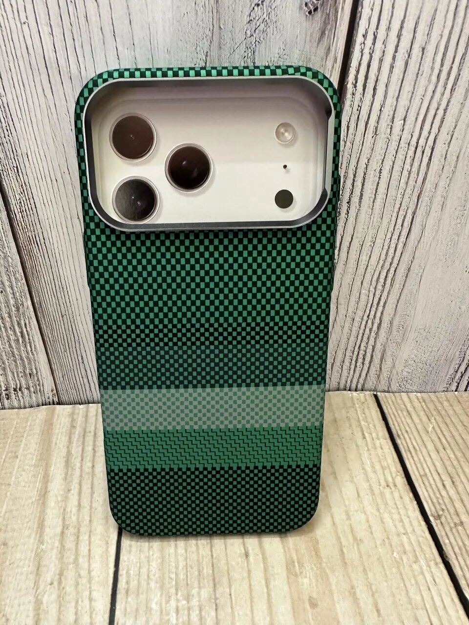 Чехол-накладка с magsafe для Iphone 17 Pro max Luxo зелёный в полоску