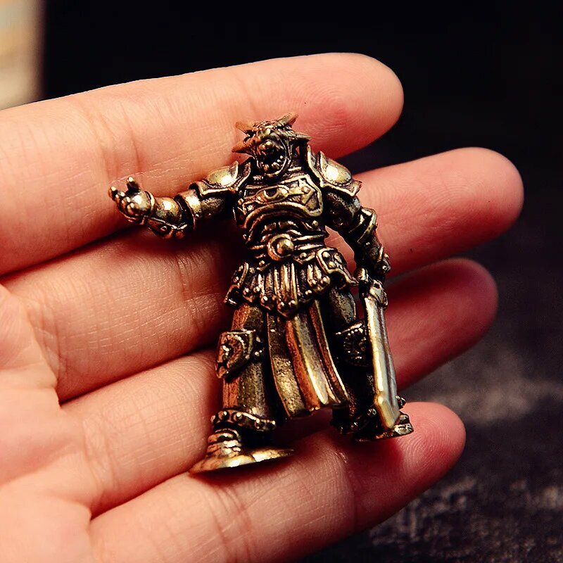 Латунные фигурки воина с головой волка