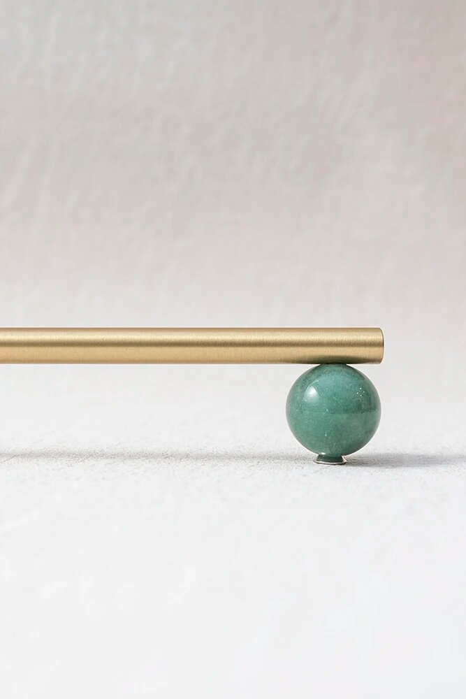 Ручки Tinyhob для шкафов из натурального мрамора и латуни Hole to Hole 224mm, Lv -Satin Brass