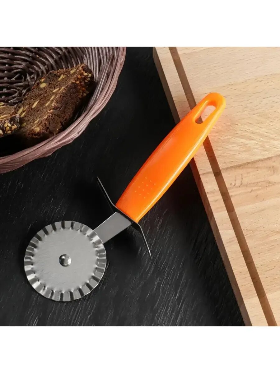 Нож для пиццы и теста