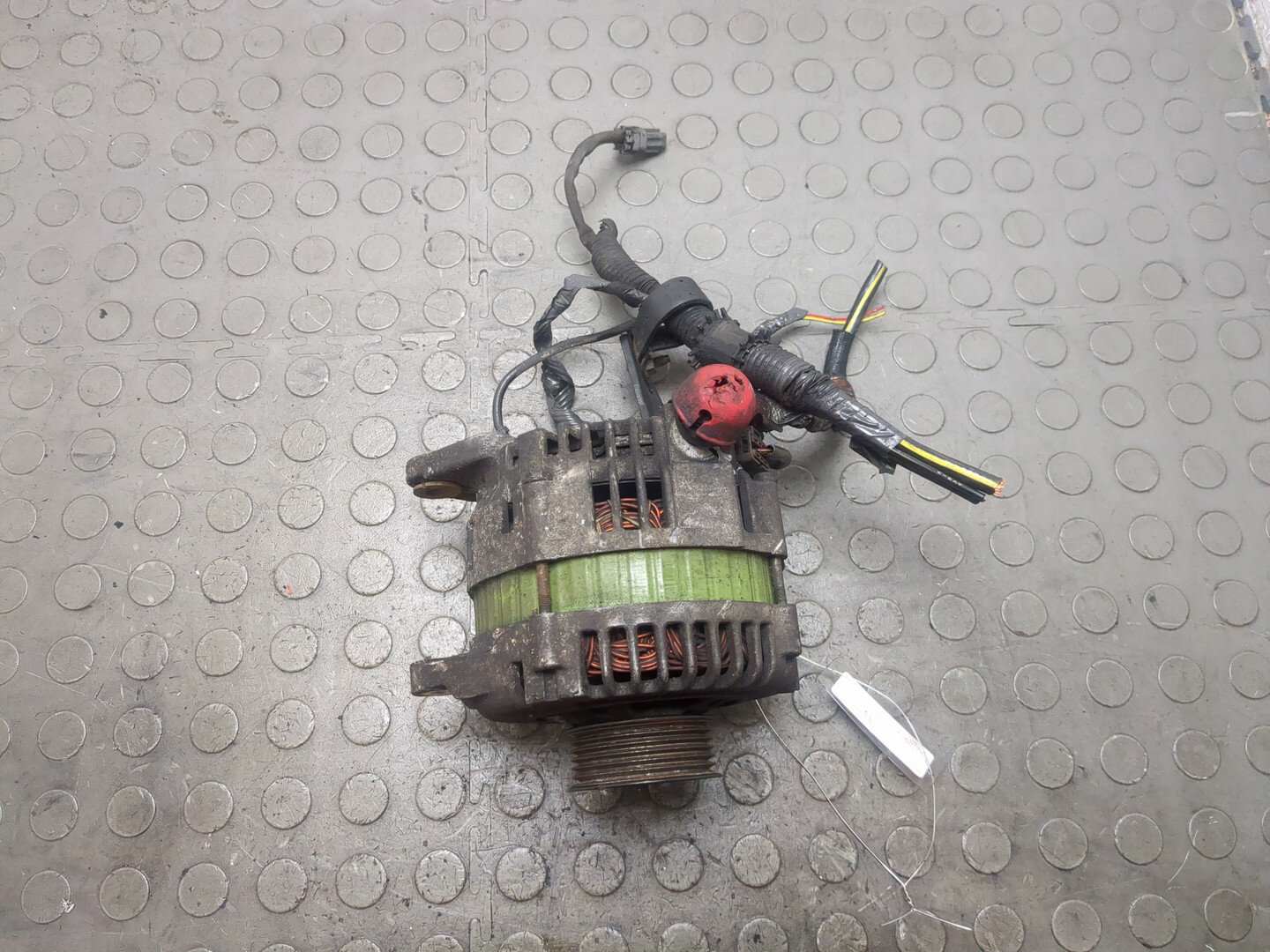 Генератор Nissan Elgrand Б/У