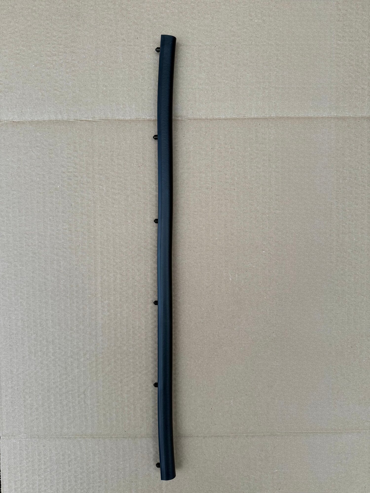 2GG823707 Уплотнитель капота VW Taos оригинал новый резиновый