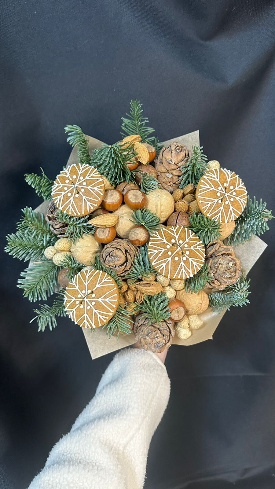 Зимний ореховый букет с пряниками очень хорошо