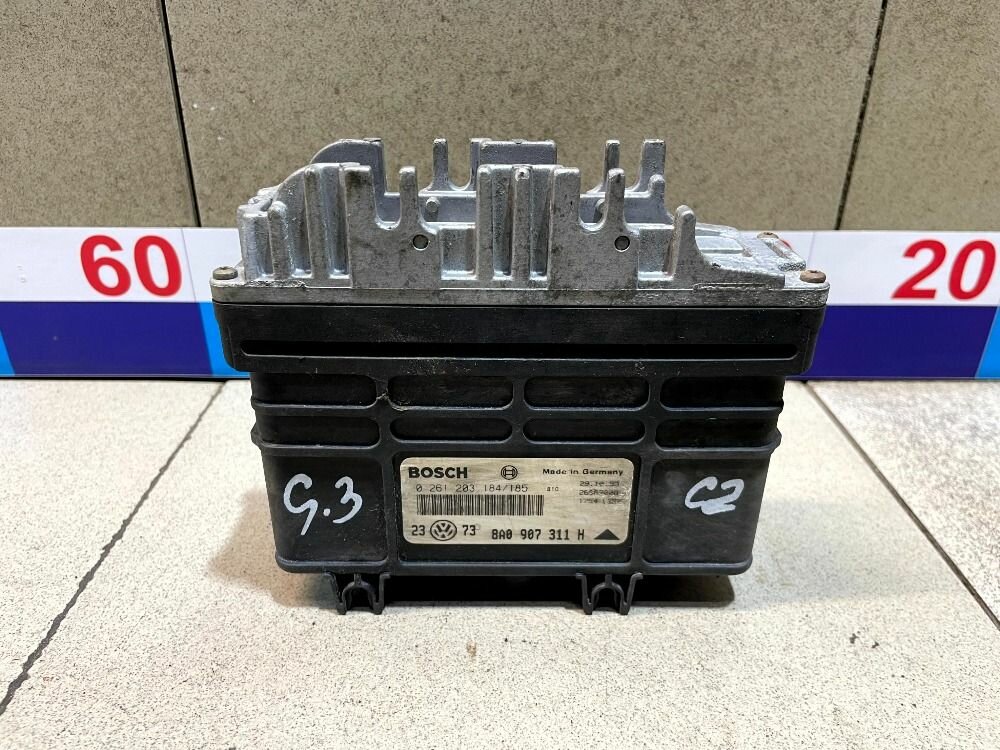 Блок управления двигателем VW Golf III 8A0907311H