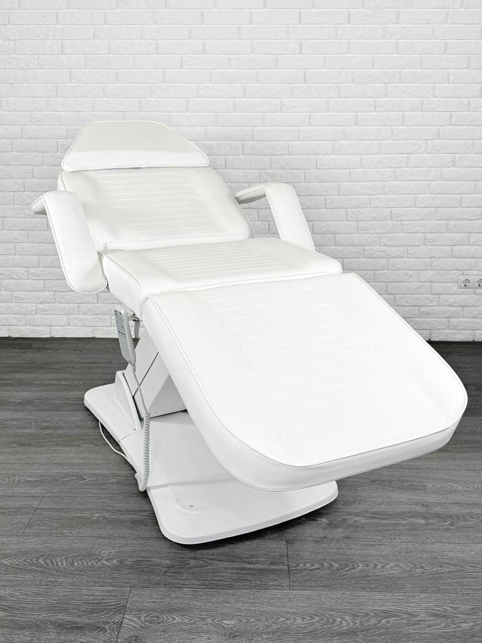 Косметологическое кресло 3 мотора (Aura)
