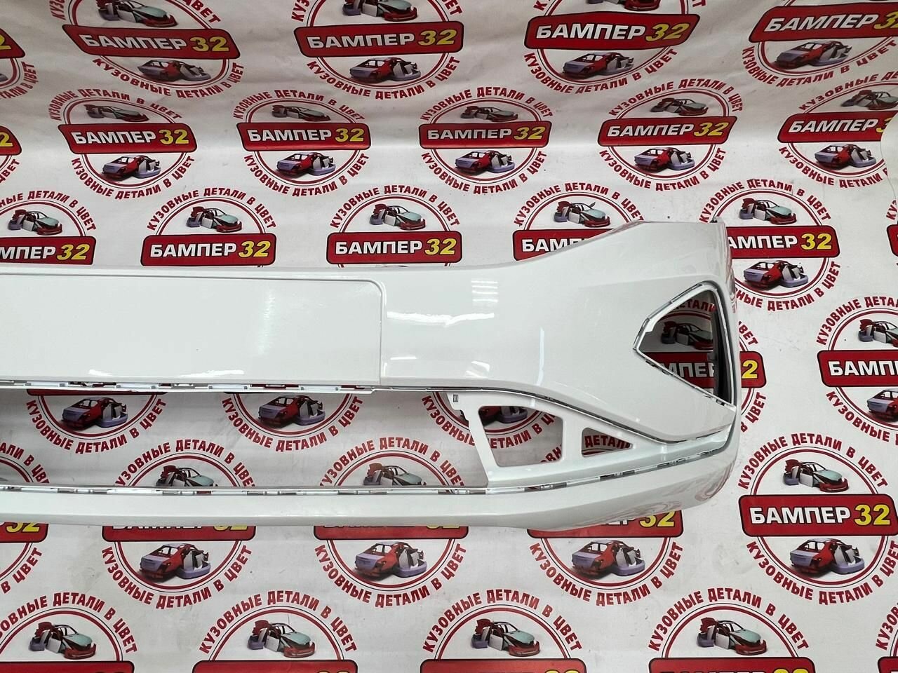 Бампер передний Фольксваген Поло с 2020 года, цвет белый С9А