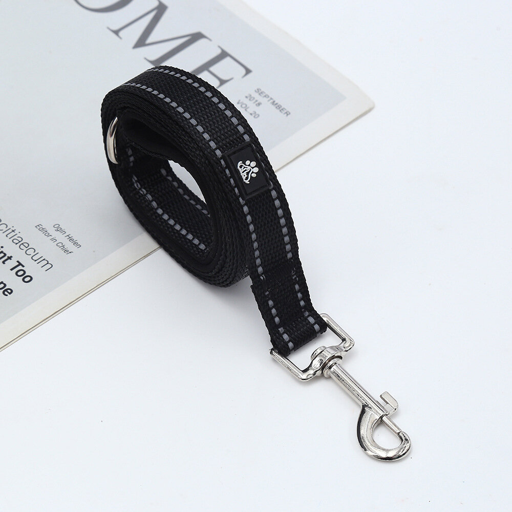 Большое количество готовых ошейников для щенков, шлеек, тяговых канатов, больших канатов для выгула собак, поводков для