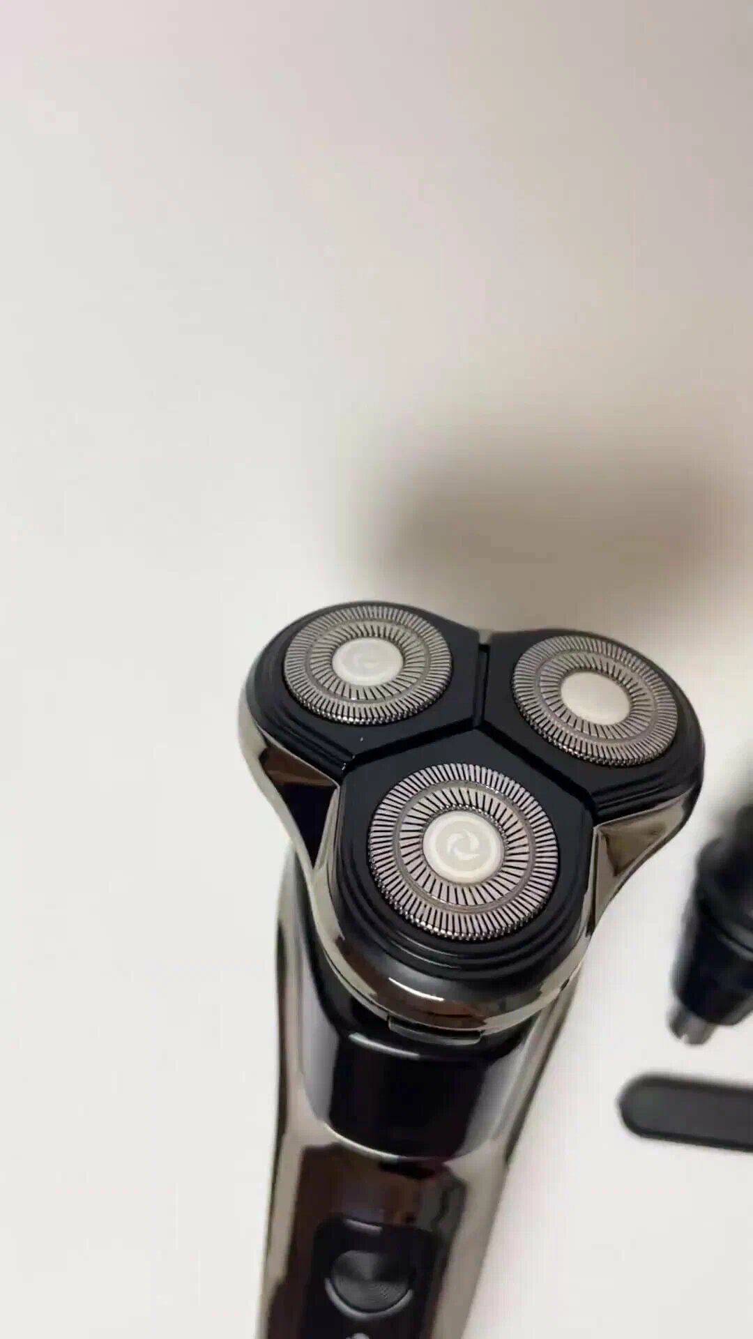 Мужская электробритва 3 в 1 Morena_shop — беспроводной триммер для бороды, головы, носа и ушей, сухое/влажное бритье.