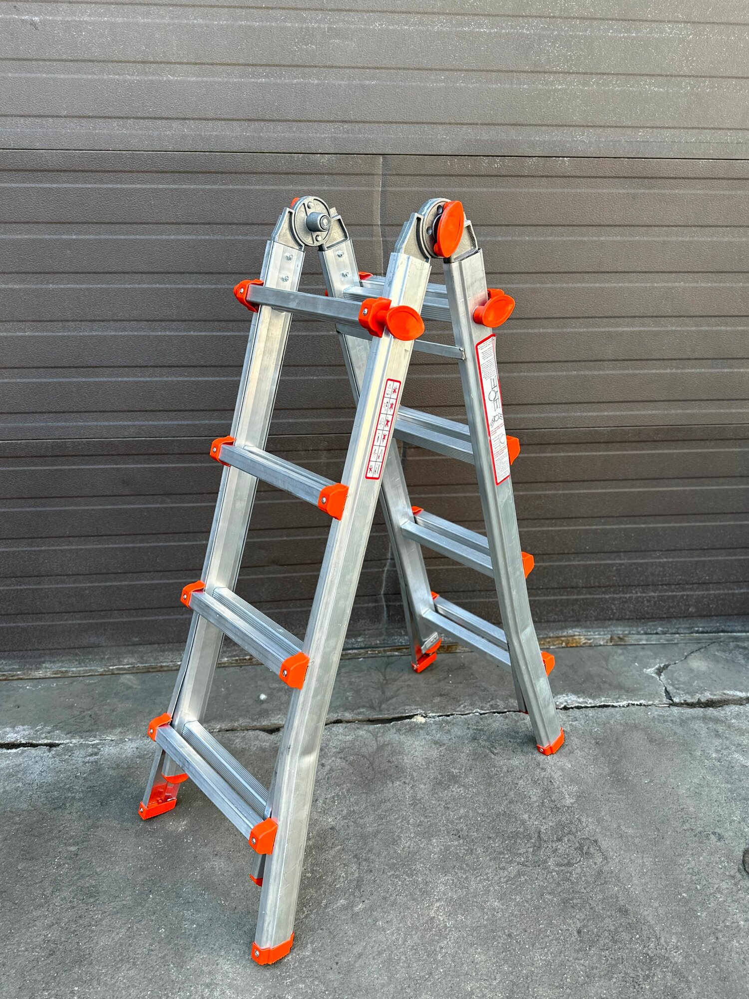 Лестница стремянка телескопическая Anka 4+4 (В виде стремянки до 1.90м)