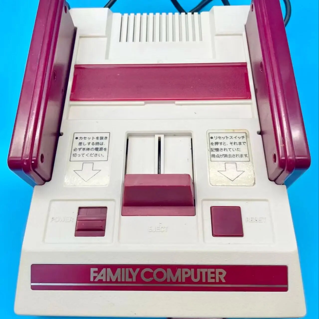 Игровая консоль Famicom (FC) красная