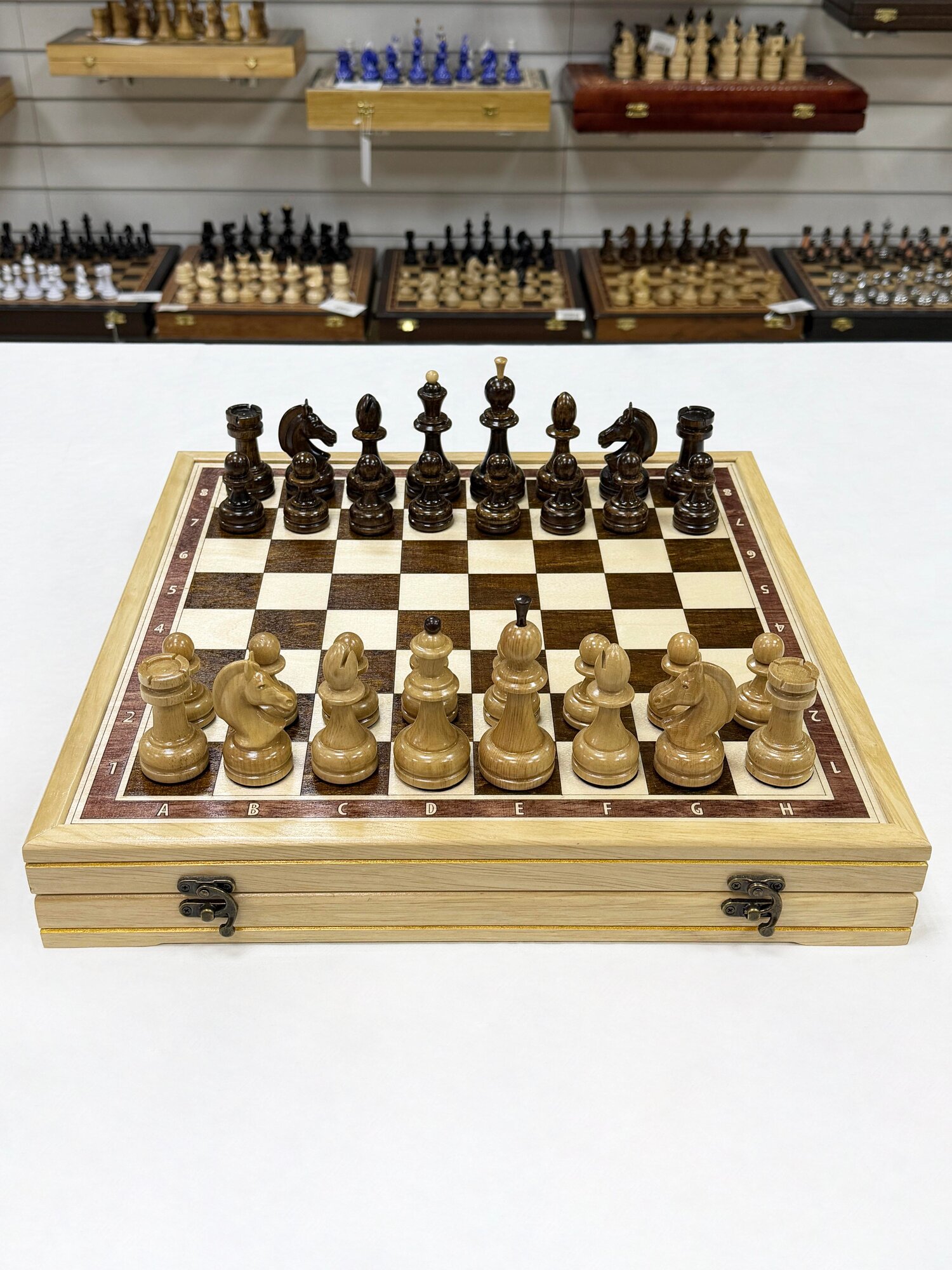 Шахматы подарочные в ларце из граба с фигурами Премиальные люкс