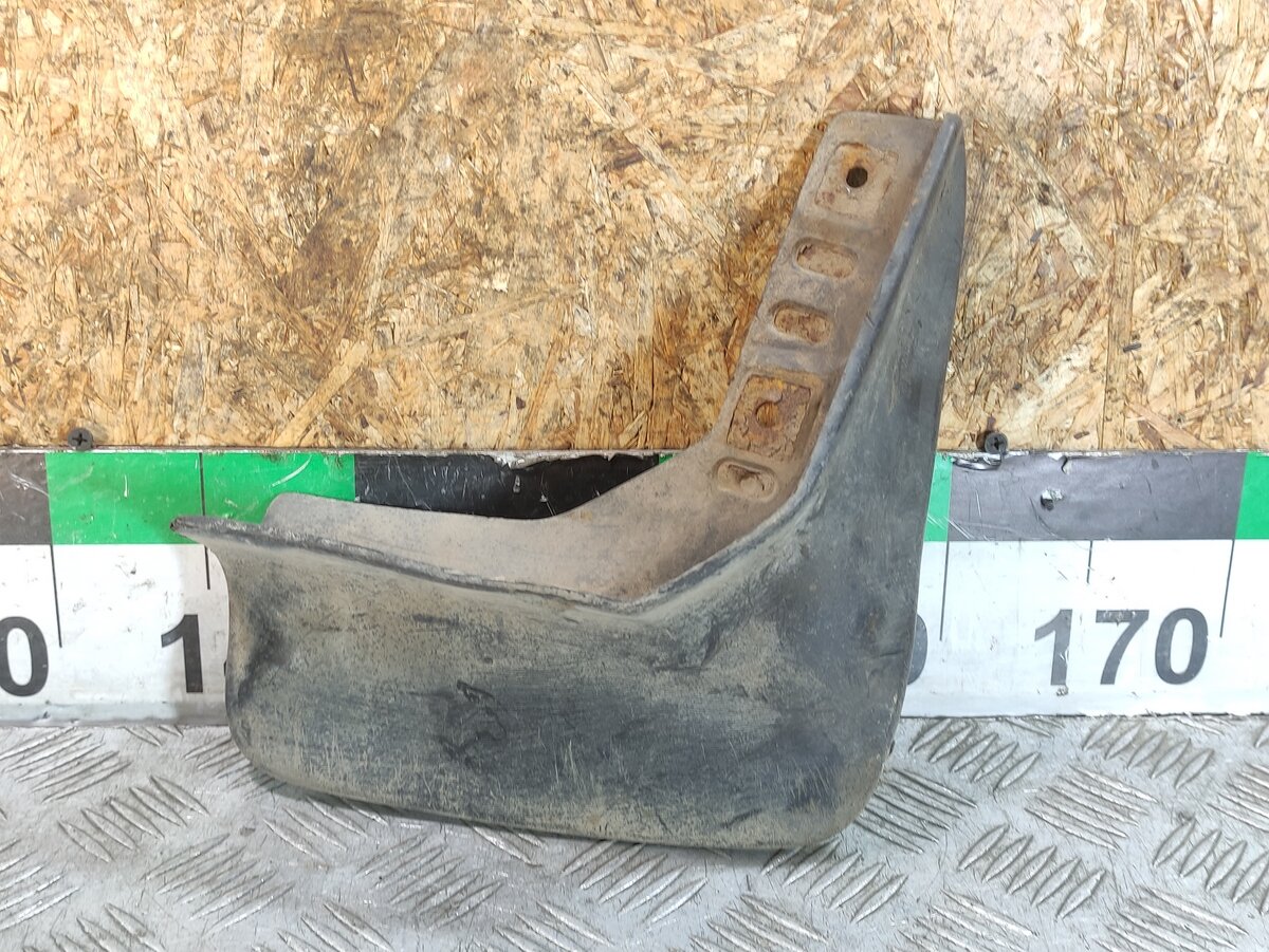 Брызговик правый задний MITSUBISHI Lancer 9 MN126480