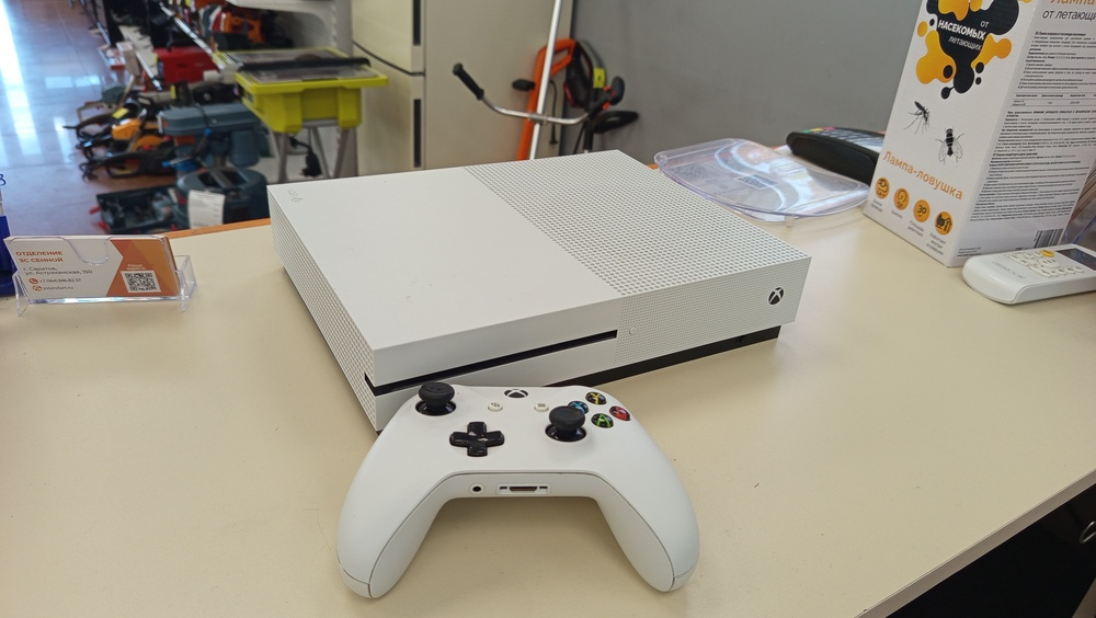 Игровая приставка Microsoft Xbox One S, Blu-ray, 500GB, б/у уценка