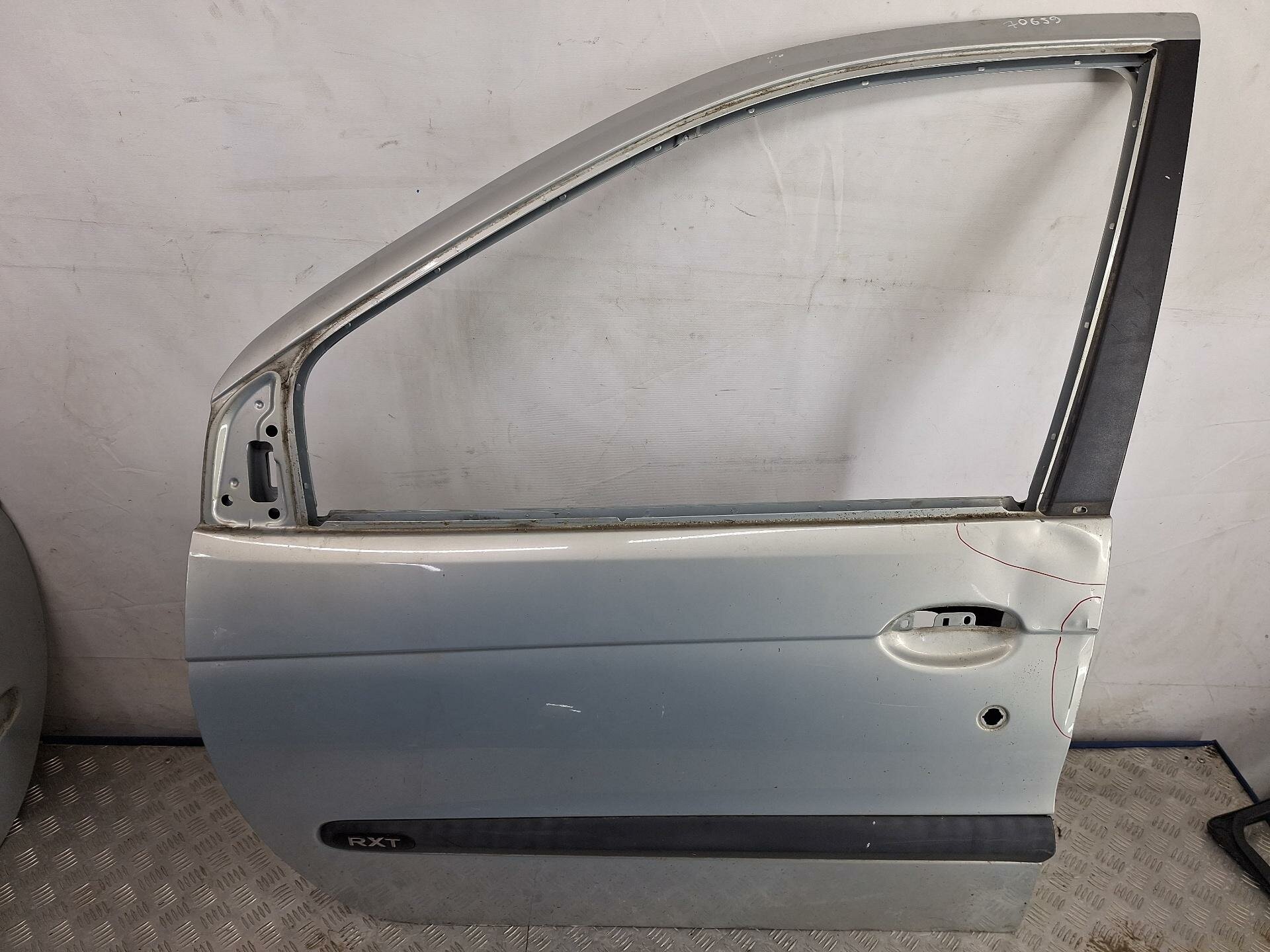 Дверь передняя левая Renault Scenic рест. (1999 - 2003)