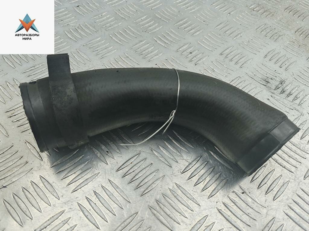 Патрубок интеркулера BMW 3 E46 рест. 2003