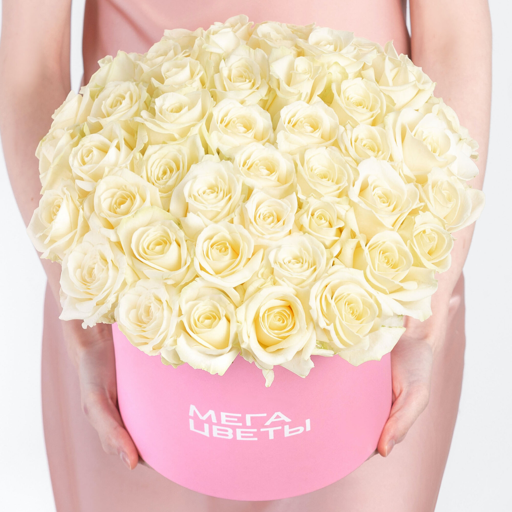 Букет Мегацвет24 "Аваланж", 51 шт, белая роза, сборка в коробке