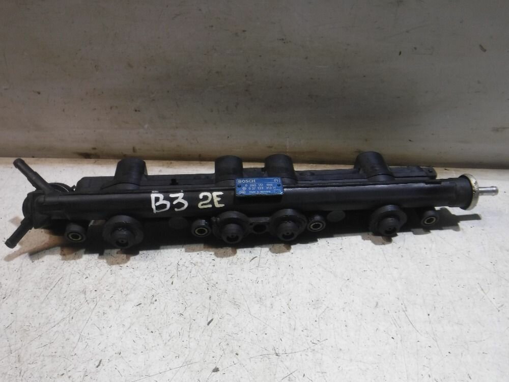 Форсунка топливная VW Passat B3 037133313H