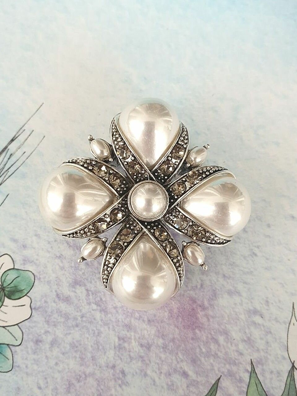Брошь, стразы, жемчуг культивированный