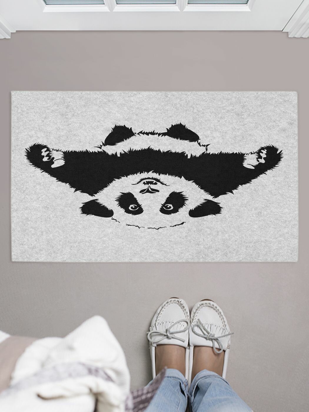 Коврик придверный в прихожую с принтом "Перевернутая панда" 45x75 см , JoyArty