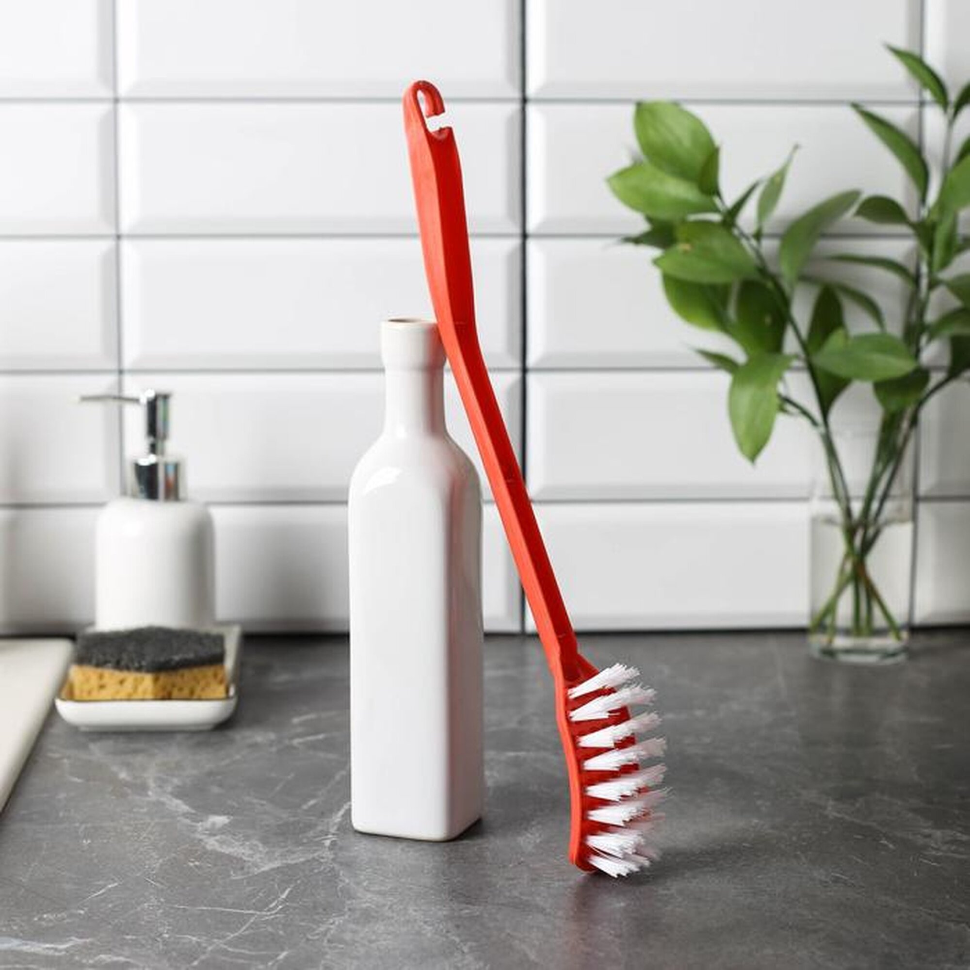 Щётка для труднодоступных мест на длинной ручке, 35 см, микс