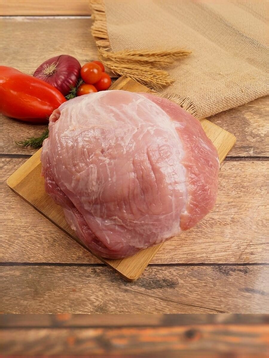 Окорок свиной без кости 700 гр, Ферма Евгения Рошаля, охлажденный