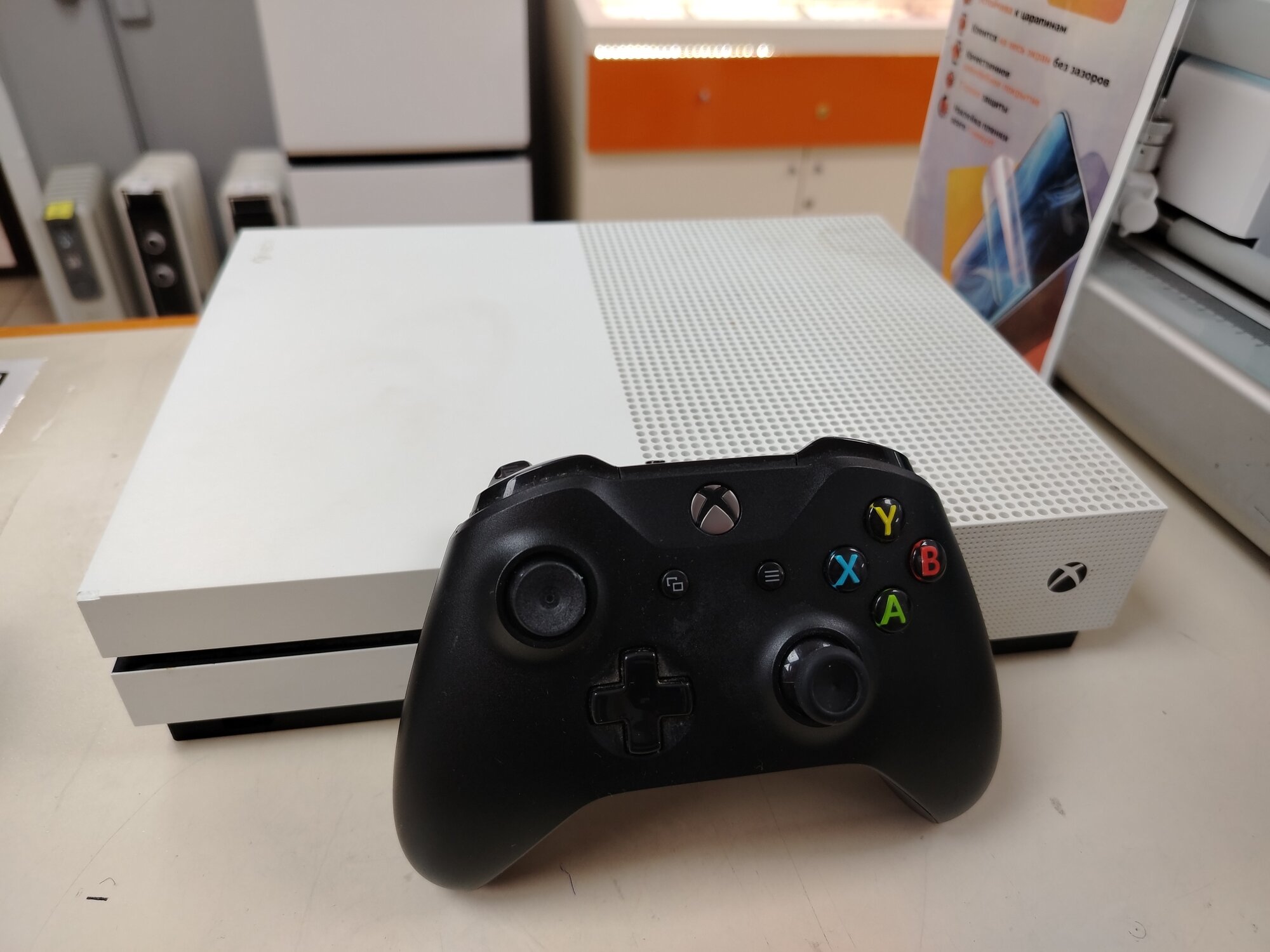 Игровая приставка Microsoft Xbox One S 1 TB (без игр), белый Уценка Б/У