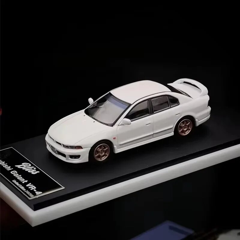 Маisto Mitsubishi Golant Vr-4 1:64 white Golden Wheel