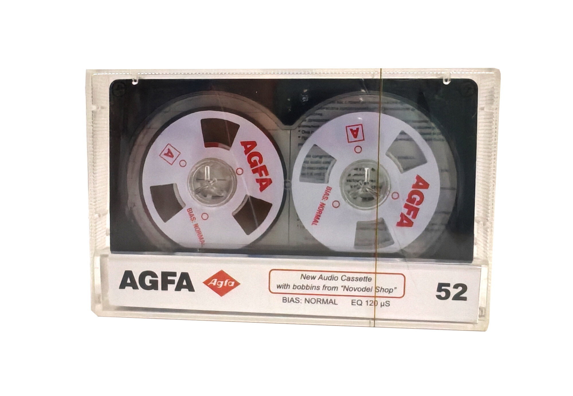 Аудиокассета AGFA, с белыми бобинками, чёрно-прозрачный корпус