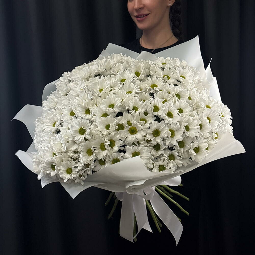 Букет Королевство праздника "Ромашка", хризантемы, 25 шт, белый, в крафт-бумаге