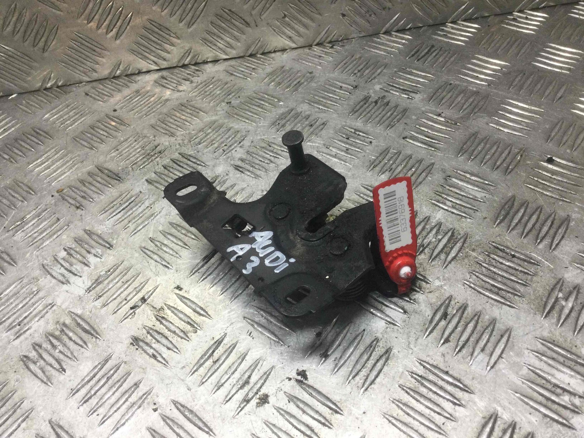 Б/У Замок капота Audi A3 8L [рестайлинг] (2000-2003) 2001 г.