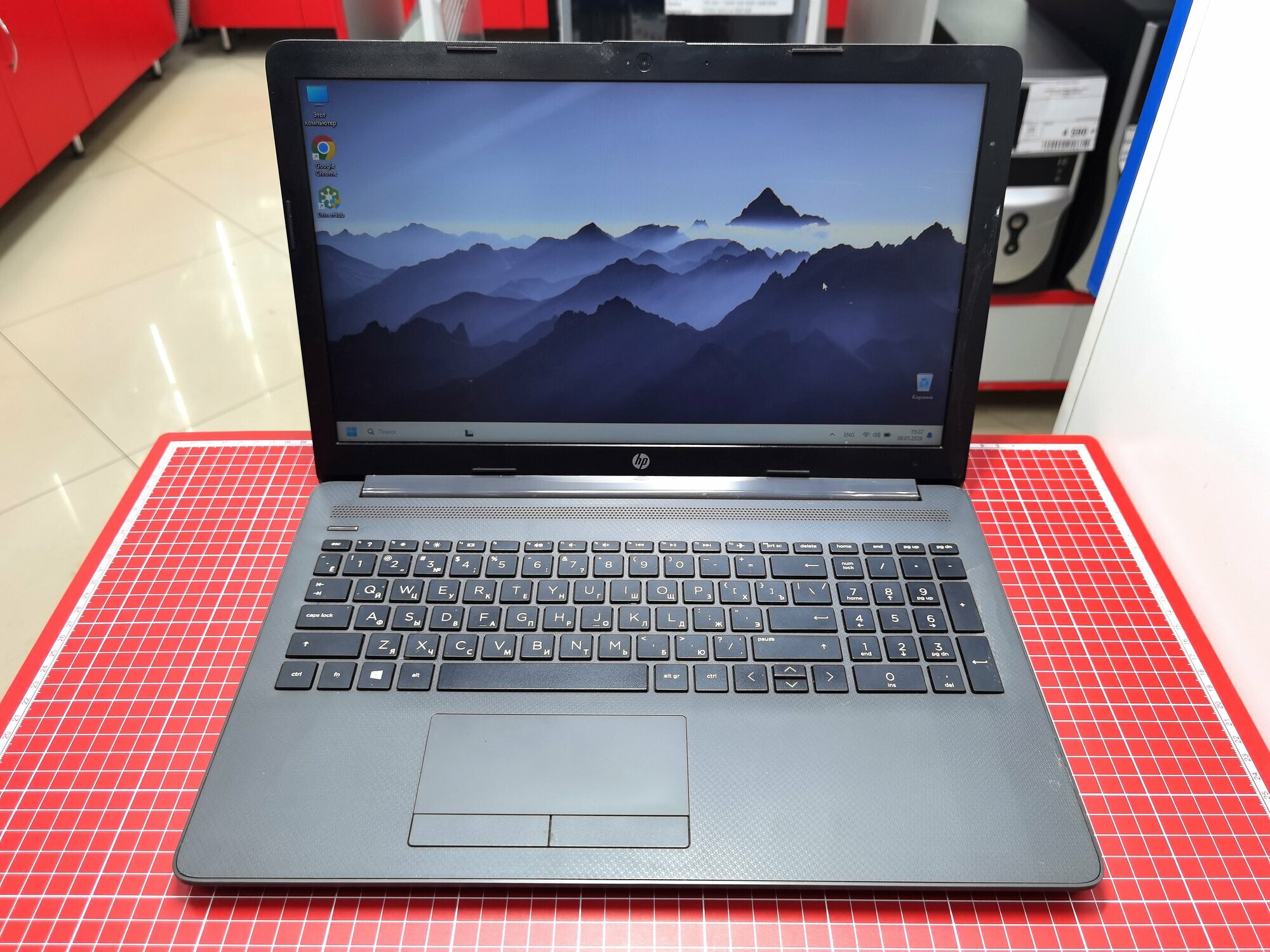 Серьёзный ноутбук HP 250 G7 (1F3J4EA) на Celeron N4020/4GB/256GB SSD/15.6" FHD/Intel UHD 600 Зарядку держит хорошо!