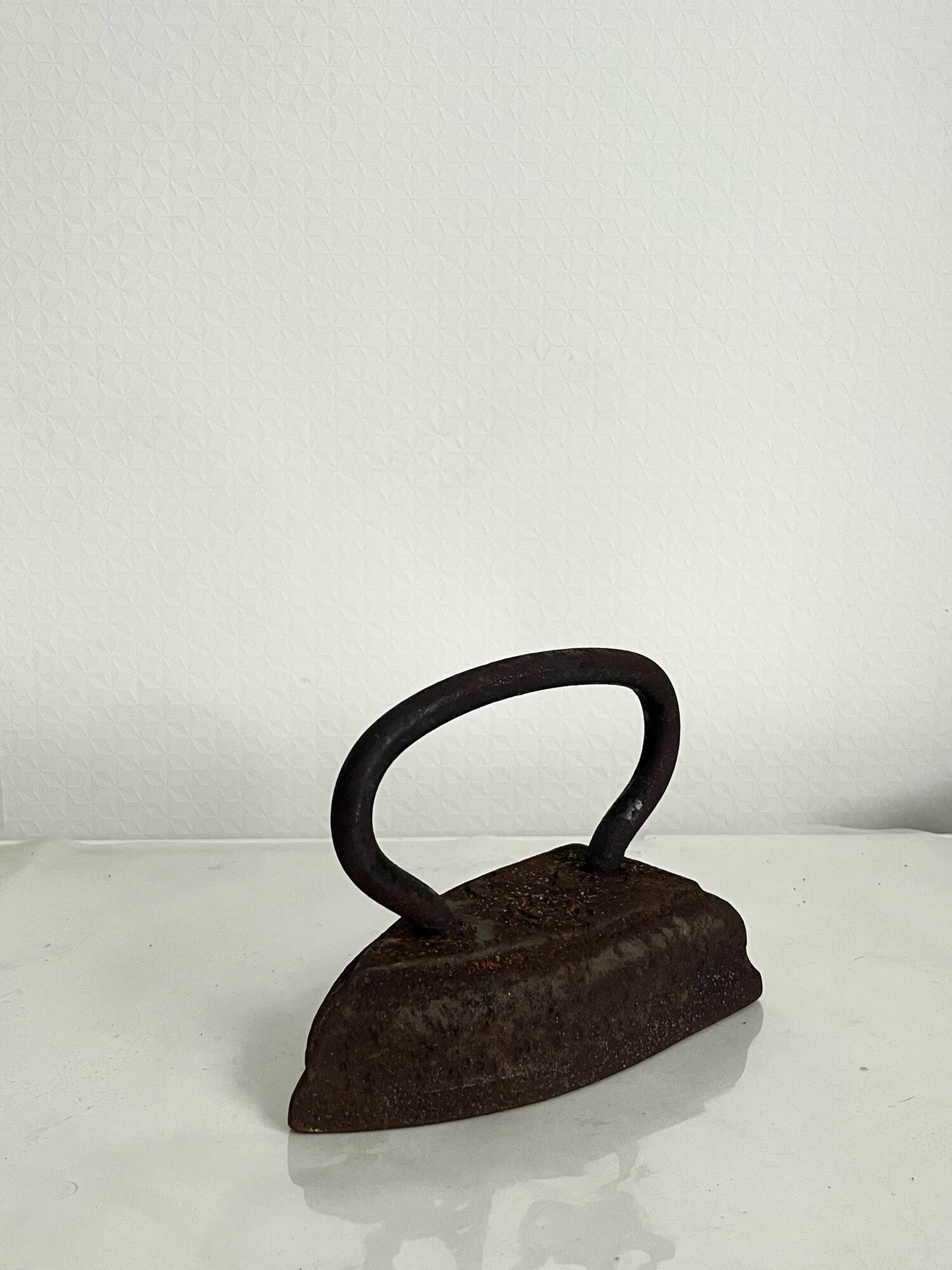 Утюг цельнолитой. Промкомбинат Калининского райисполкома. Ленинград. Типоразмер 2. СССР. Вес: 1,8кг. 1950-1960 года