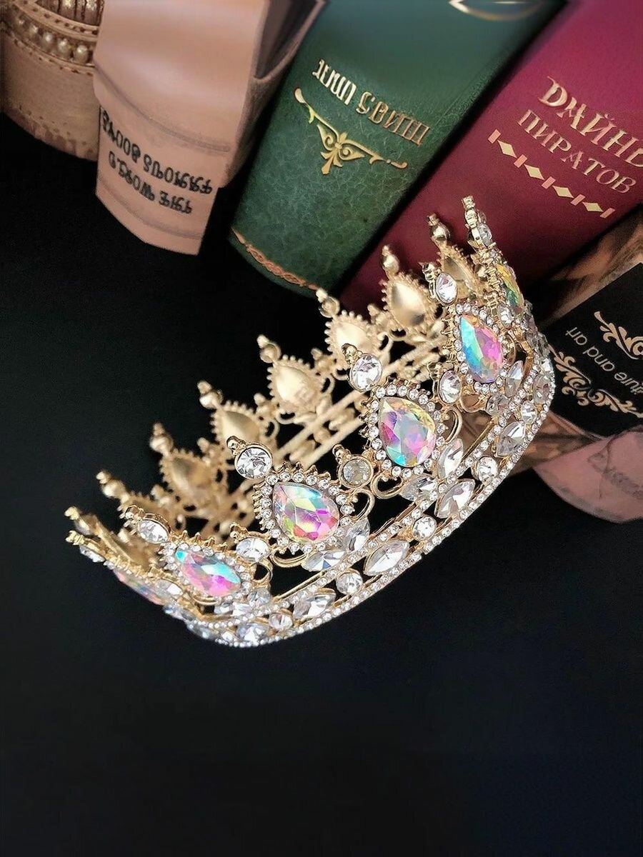 Диадема-корона золотая с камнями для волос — женская и детская, для свадьбы, фотосессии, выпускного и на торт тоже