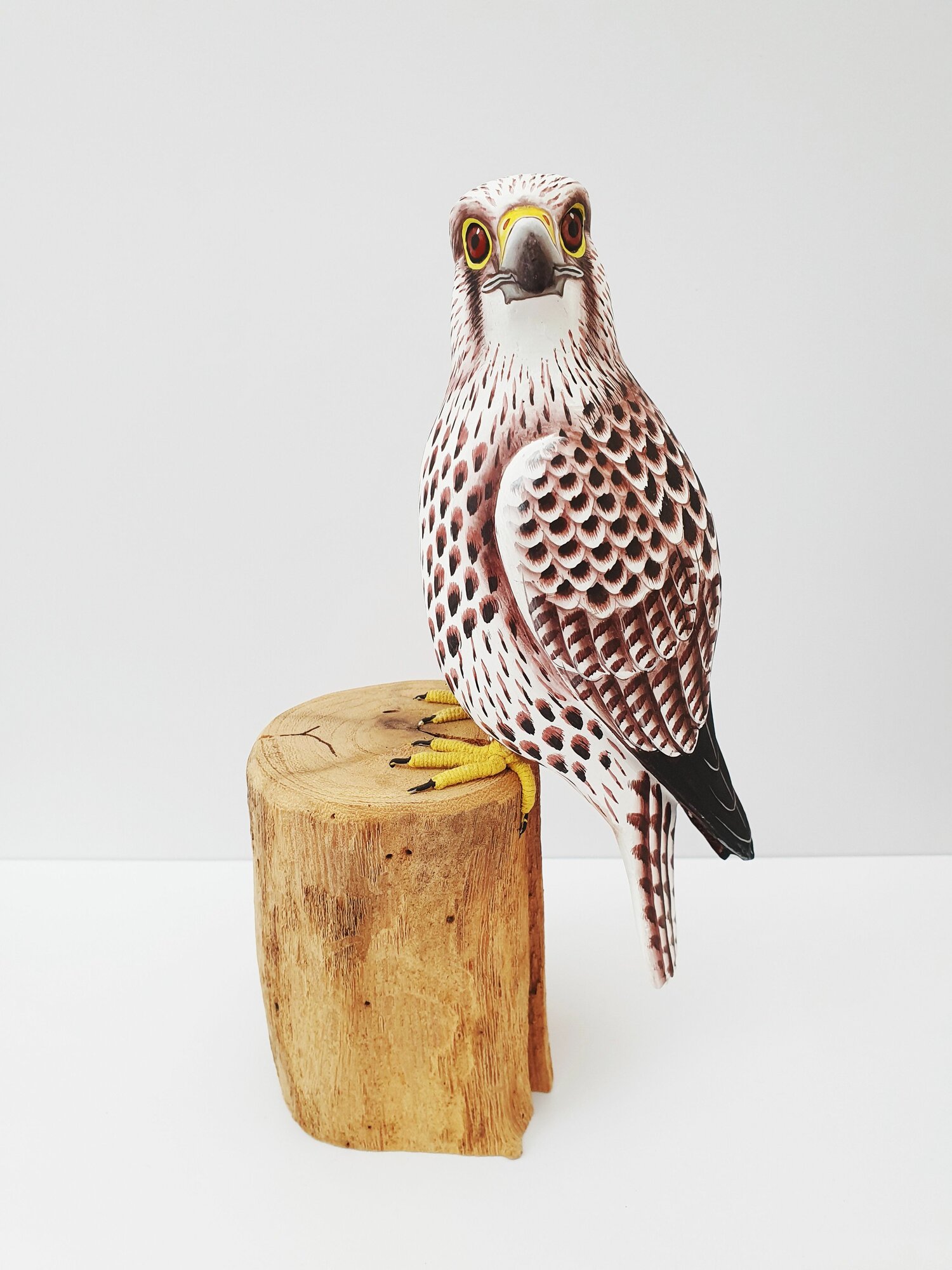 Фигурка декоративная "Сокол Пустельга" H-24 см. Индонезия. (дерево) В упаковке.