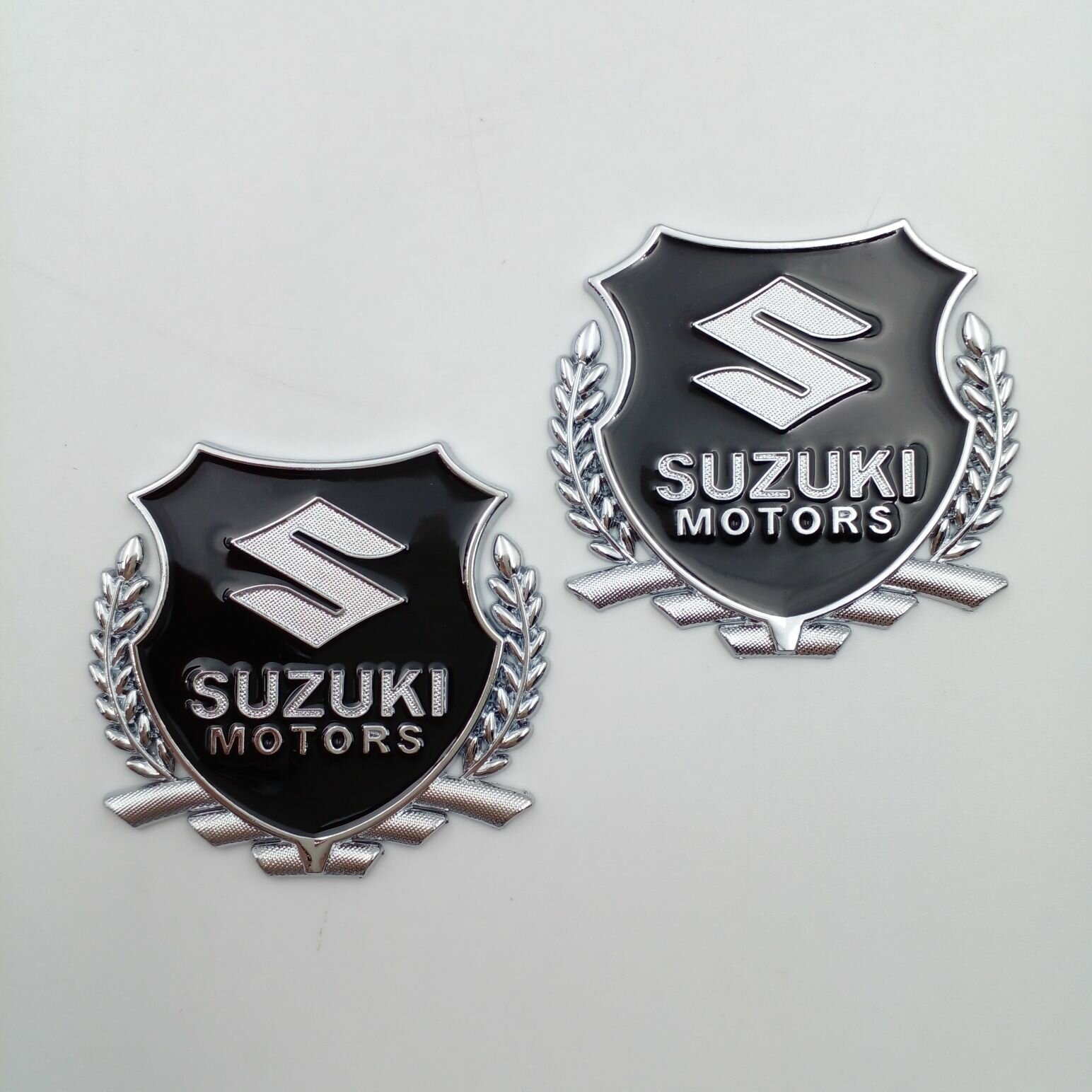 Эмблема (шильдик) с логотипом на автомобиль, мотоцикл, велосипед или гаджет 2 шт